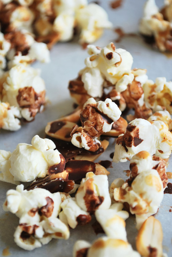 Chocolate Peanut Butter Popcorn - Fooduzzi