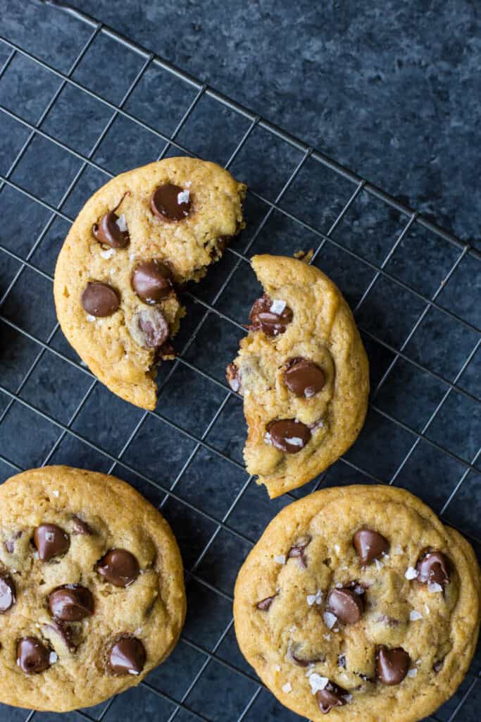 One Bowl Small-Batch Vegan Chocolate Chip Cookies - Fooduzzi